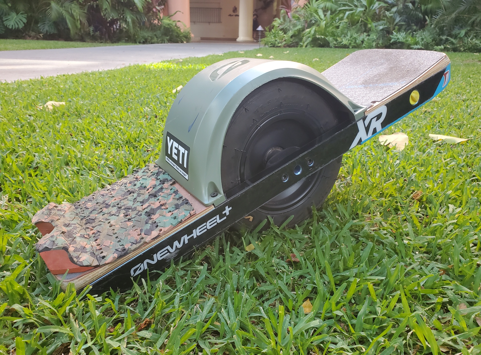 Rent OneWheel XR+ (with fender, handle, and rail guards) in Honolulu ...