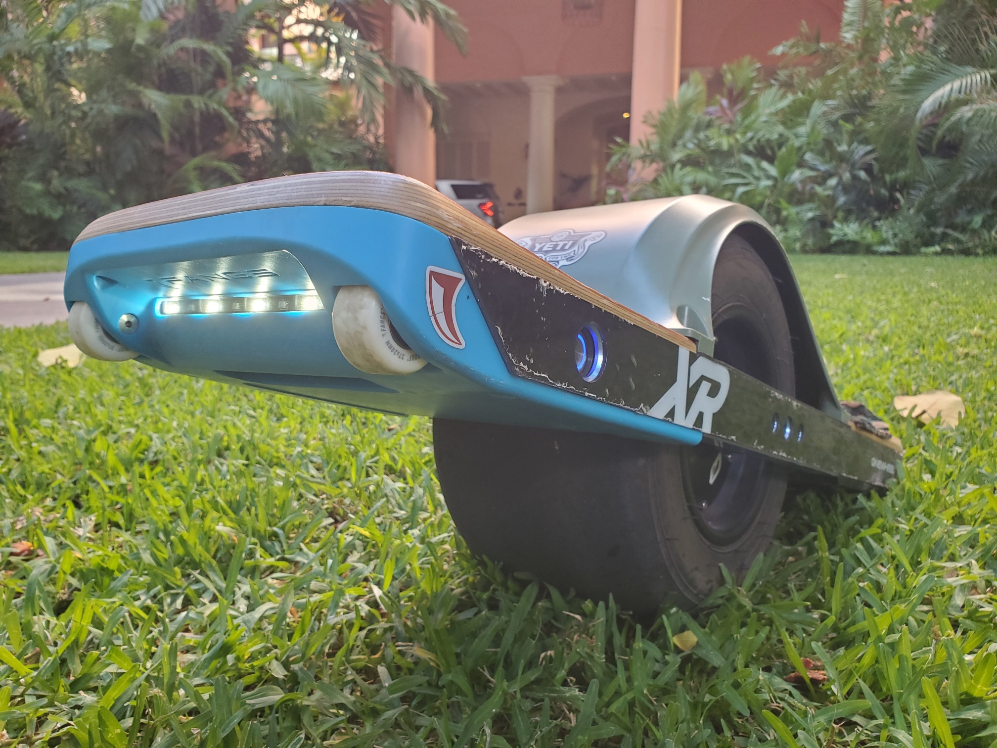 Rent OneWheel XR+ (with fender, handle, and rail guards) in Honolulu ...