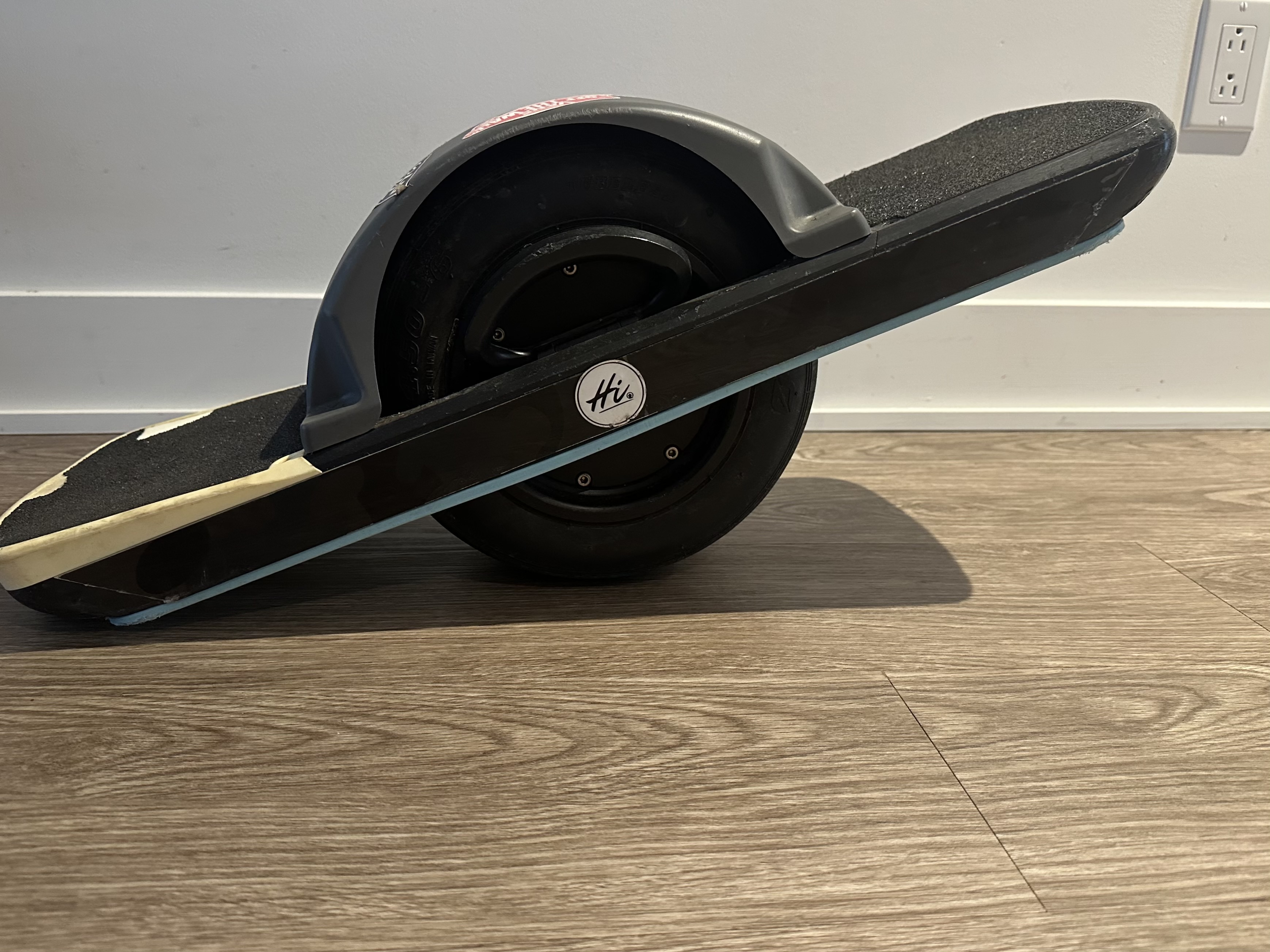 Rent Onewheel Pint with Quart Battery upgrade in Longueuil, QC