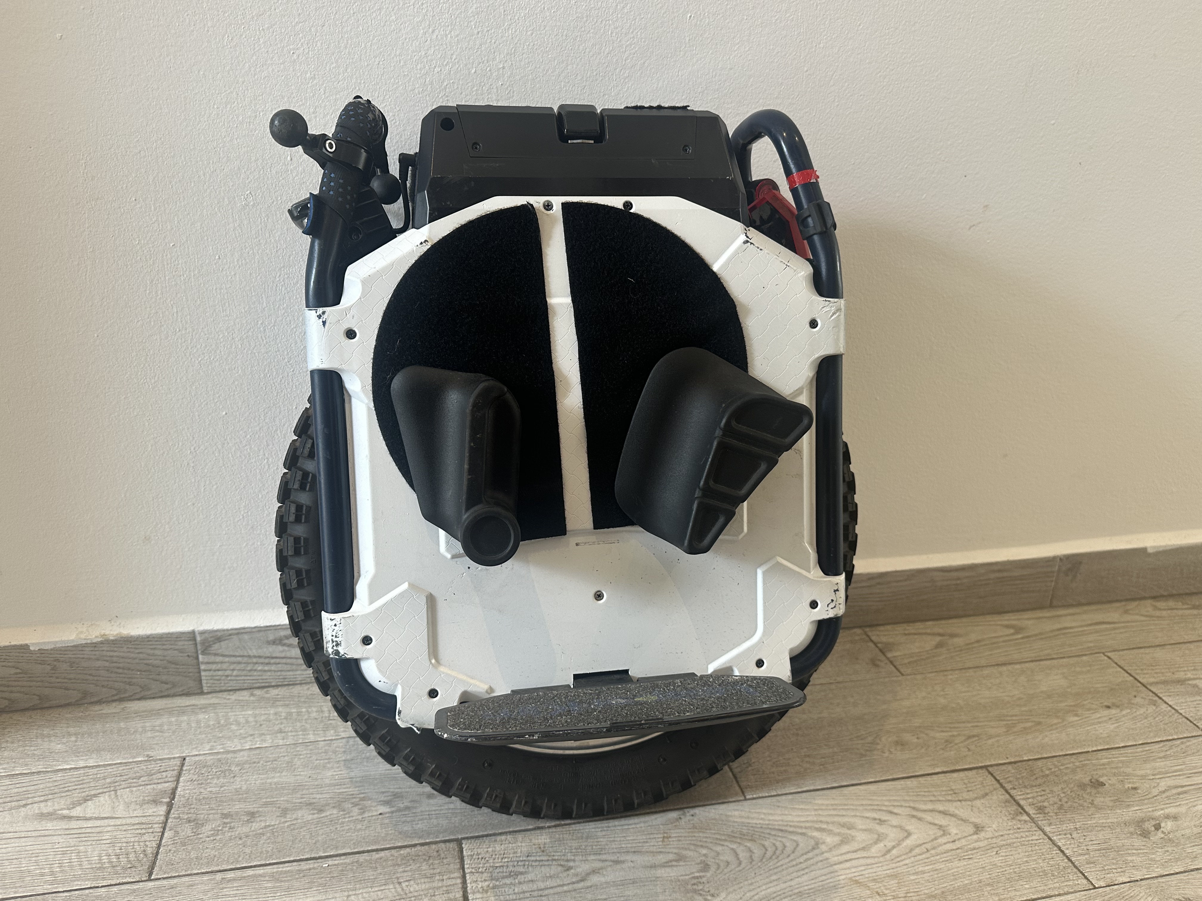 Rent Electric Unicycle Veteran Sherman Max 20" 2800W Motor in Cancún, Q.R.